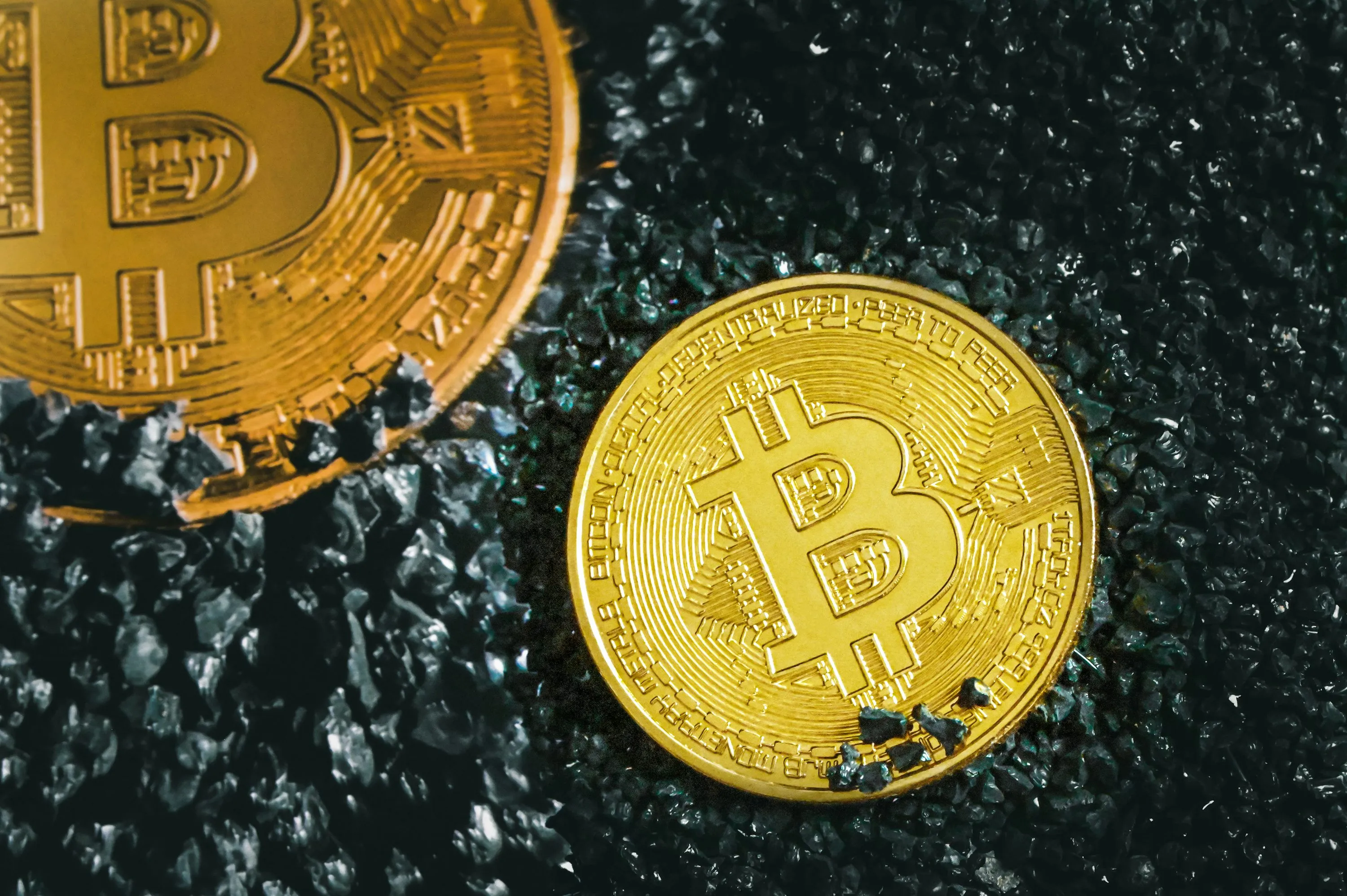 Bitcoin Long-Term Holders Accumulate 167,000 BTC Amid Market Turbulence